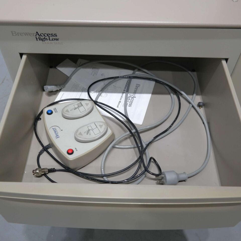 BREWER Access Model 6501 High-Low Exam Table Auction